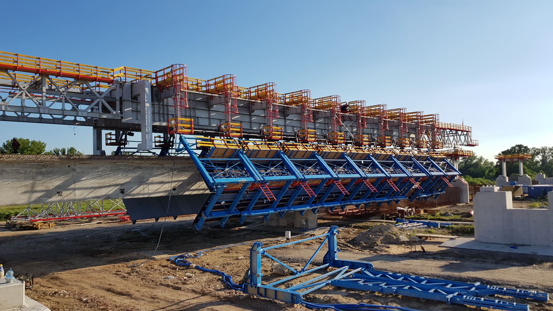 Movable Scaffolding system | Hünnebeck